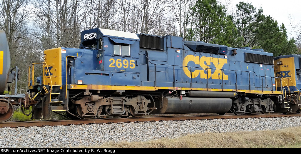 CSX 2695 (GP38-2)